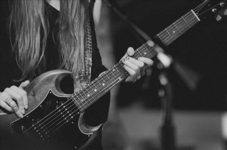 10+ Cara Belajar Bermain Gitar Untuk Pemula, lengkap | TheMoonDoggies