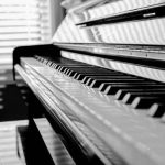 15 Contoh Alat Musik Ritmis Tradisional, Modern Dan Cara Memainkannya