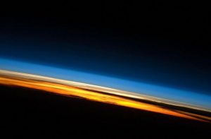 Struktur Lapisan Bumi Luar dan Dalam Dengan Gambar & Penjelasan