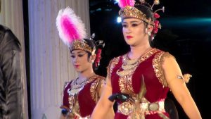 Tari serimpi : Busana, Musik, Macam-Macam, Gambar dan Penjelasan