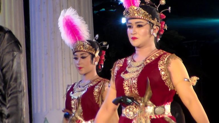 Tari serimpi : Busana, Musik, Macam-Macam, Gambar dan Penjelasan